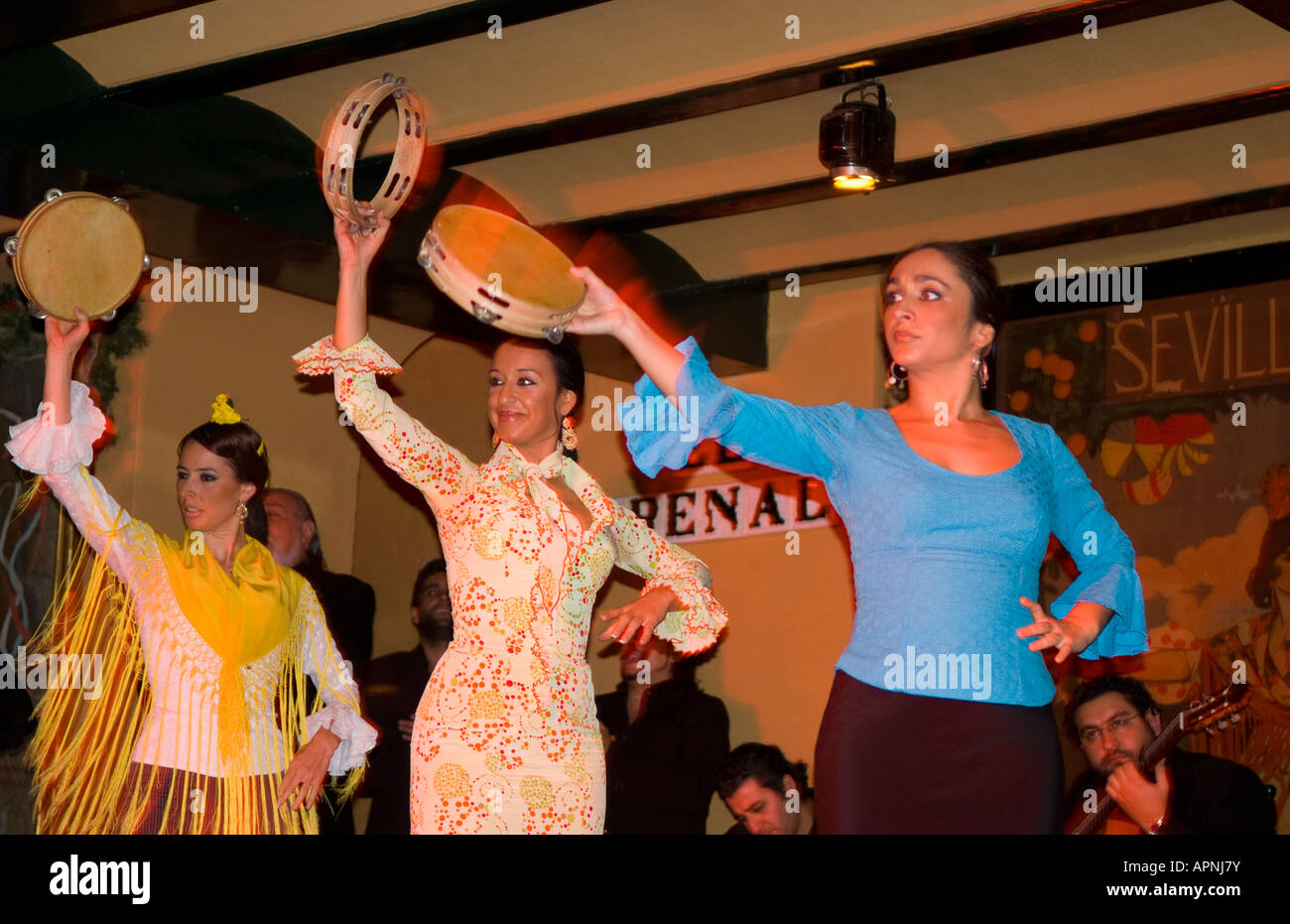Flamenco dancers sevilla hi-res stock photography and images - Alamy