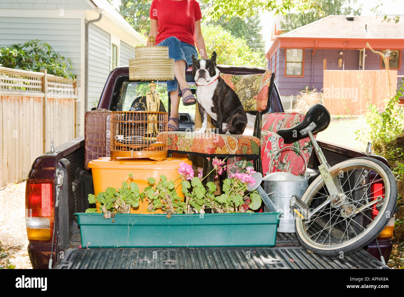 Truck hauling house hi-res stock photography and images - Alamy