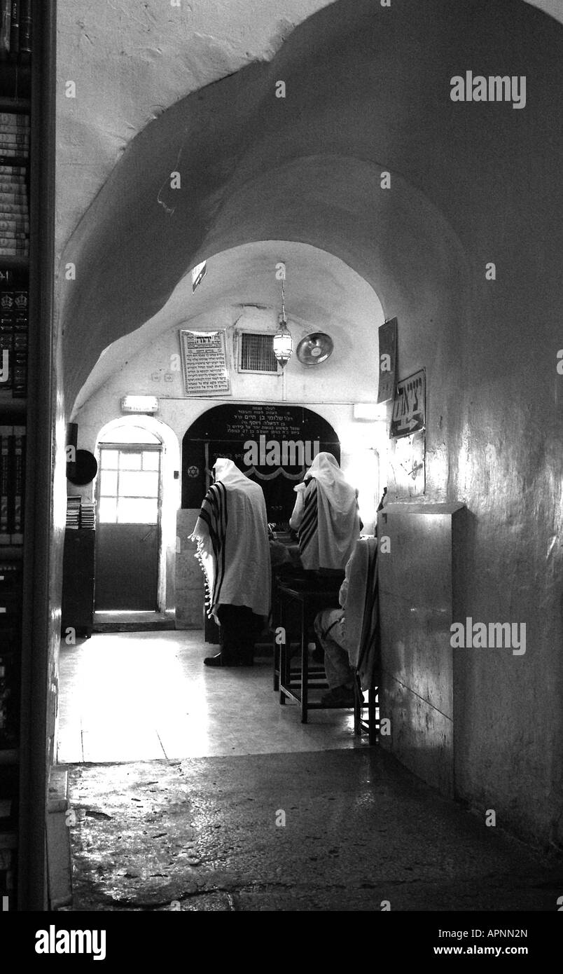 Rabbi shimon hi-res stock photography and images - Alamy