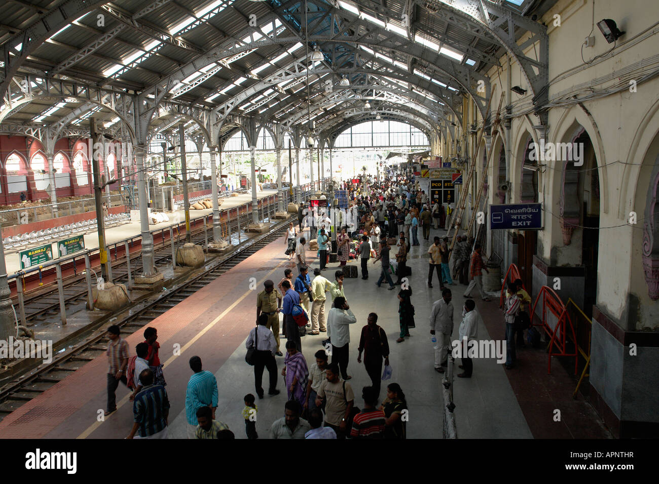 busy indian railway platform at chennai station Stock Photo - Alamy
