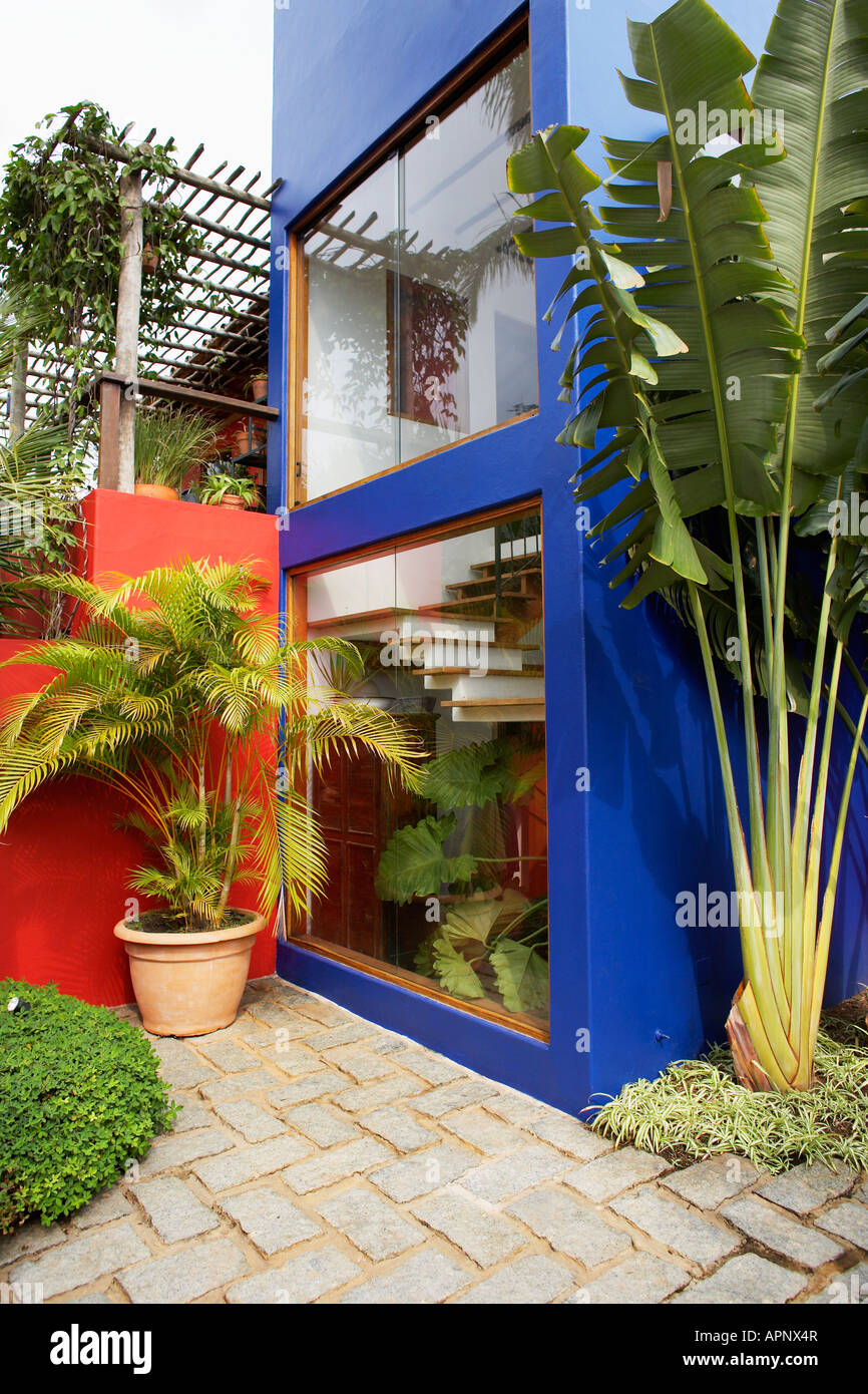 Exterior of modern house Stock Photo - Alamy