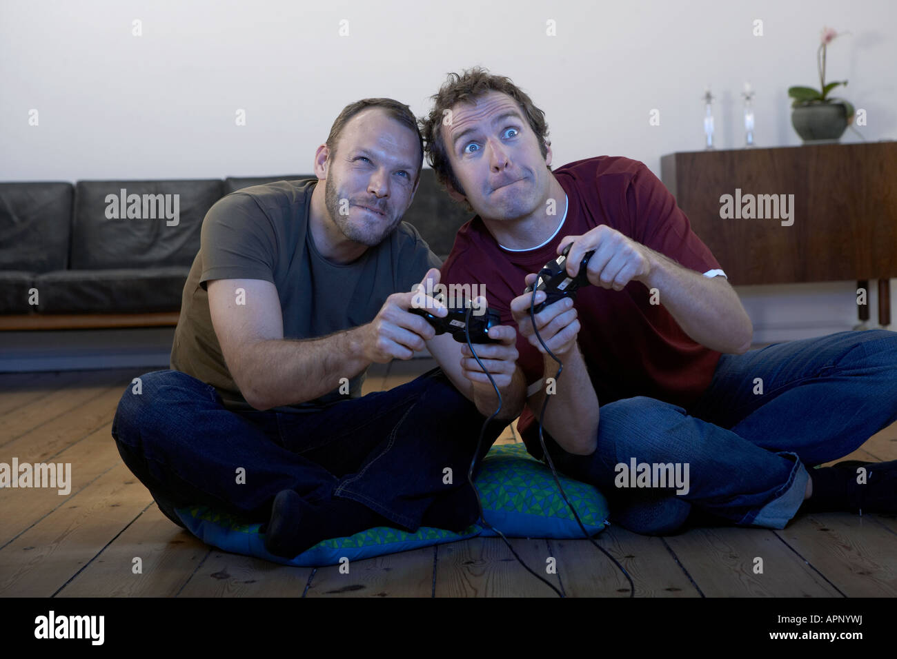Men playing two up hi-res stock photography and images - Alamy