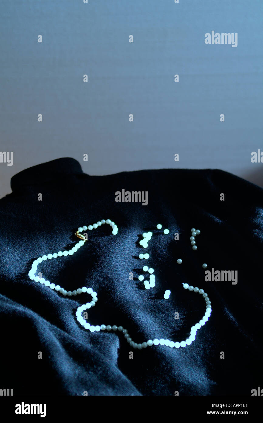 Broken string of pearls hi-res stock photography and images - Alamy