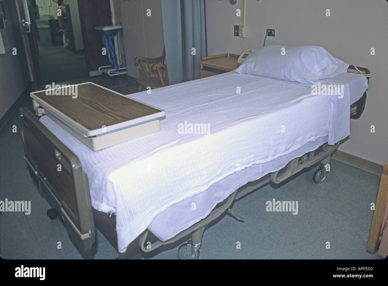 Empty hospital bed Stock Photo - Alamy