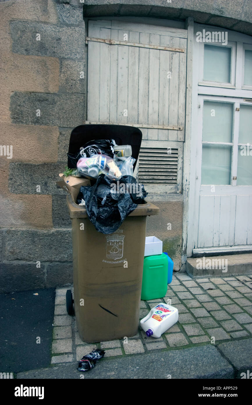 full bin in a street Stock Photo - Alamy