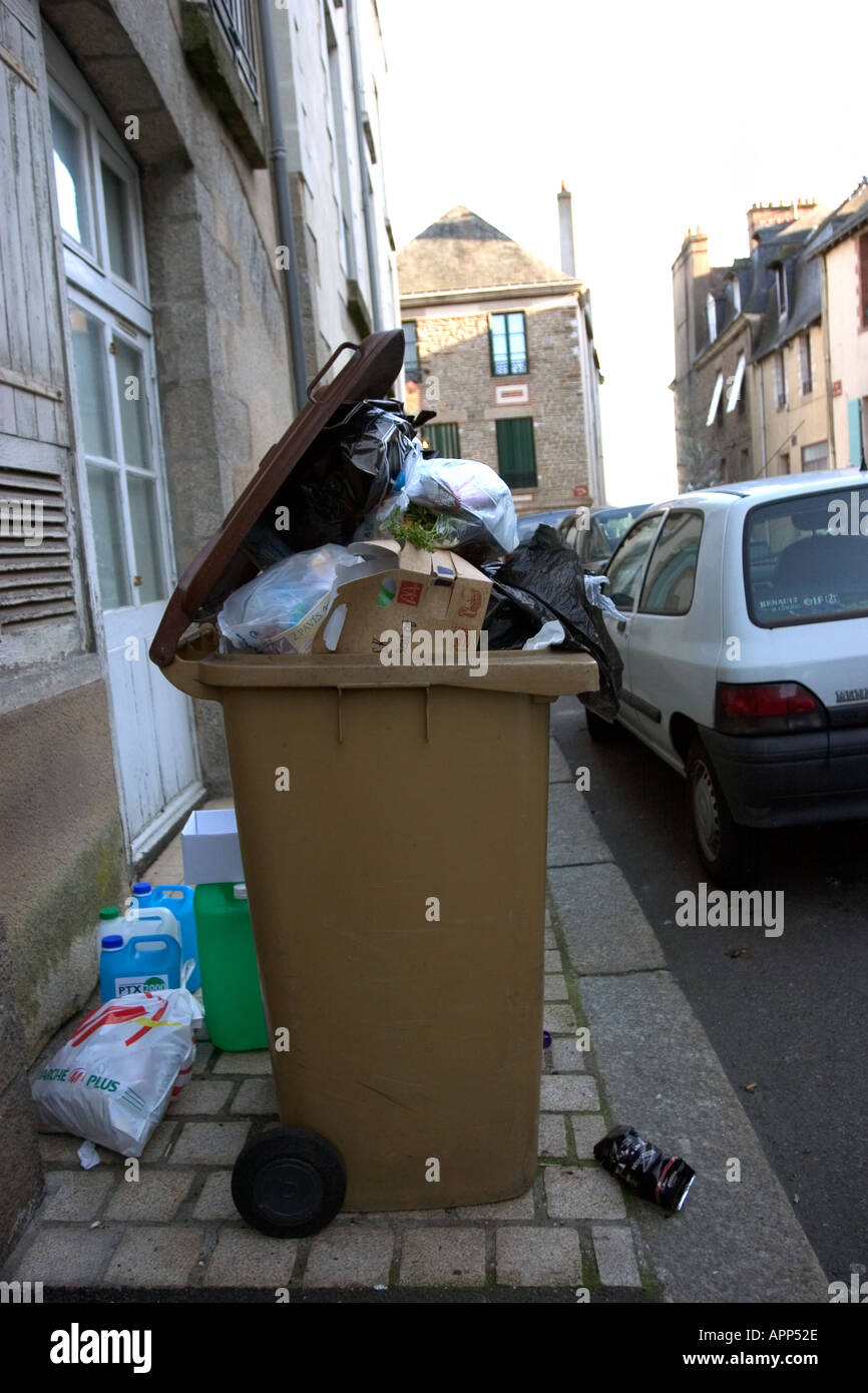 full bin in a street Stock Photo - Alamy