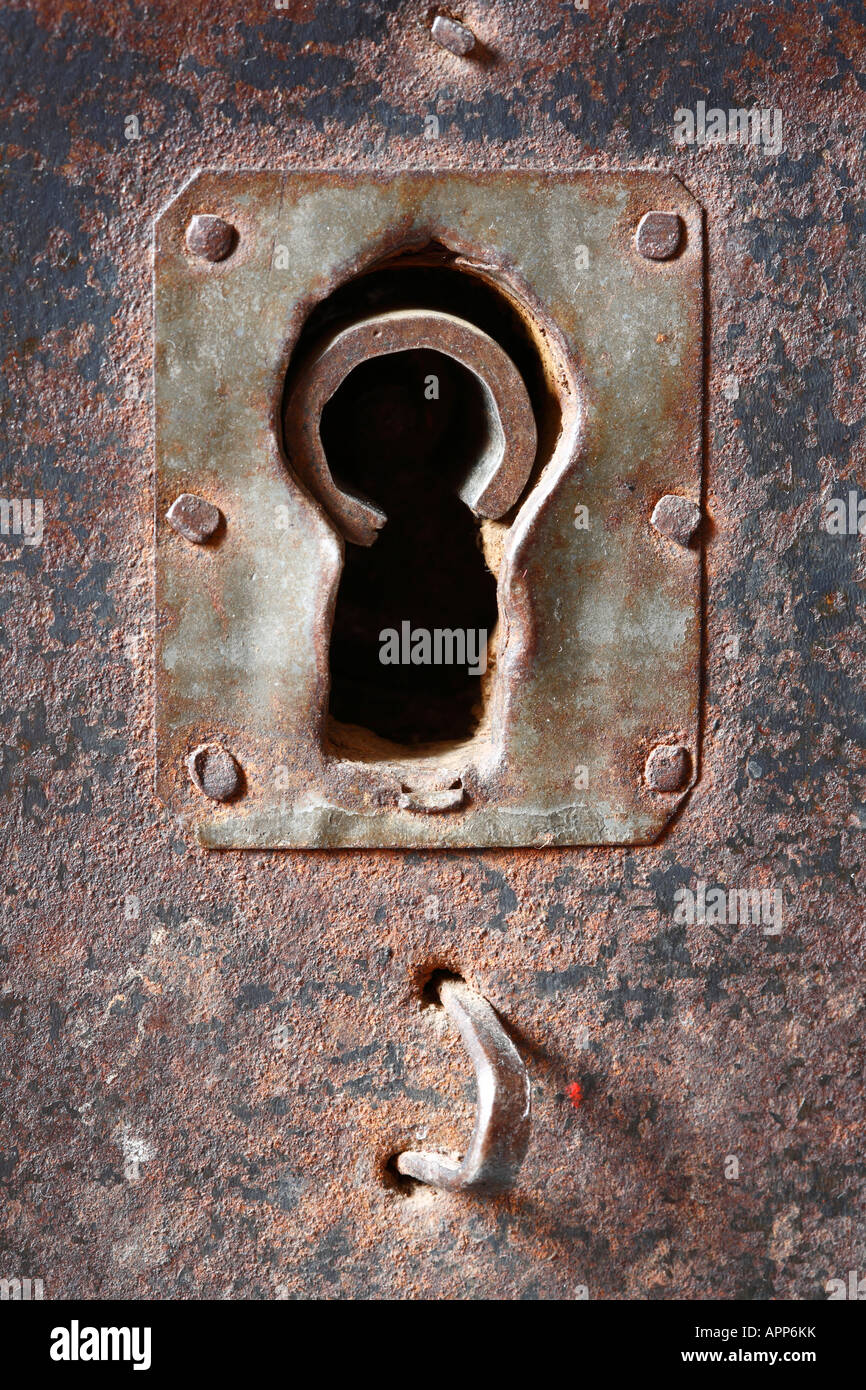 Keyhole in the old metal rusty chest Stock Photo - Alamy