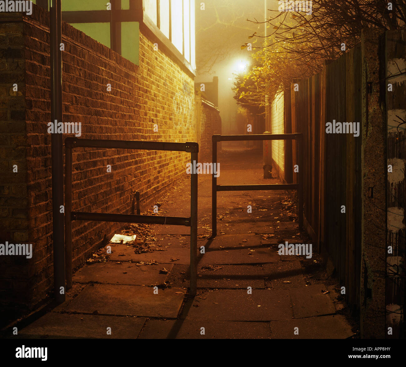 London Alley Night High Resolution Stock Photography and Images - Alamy
