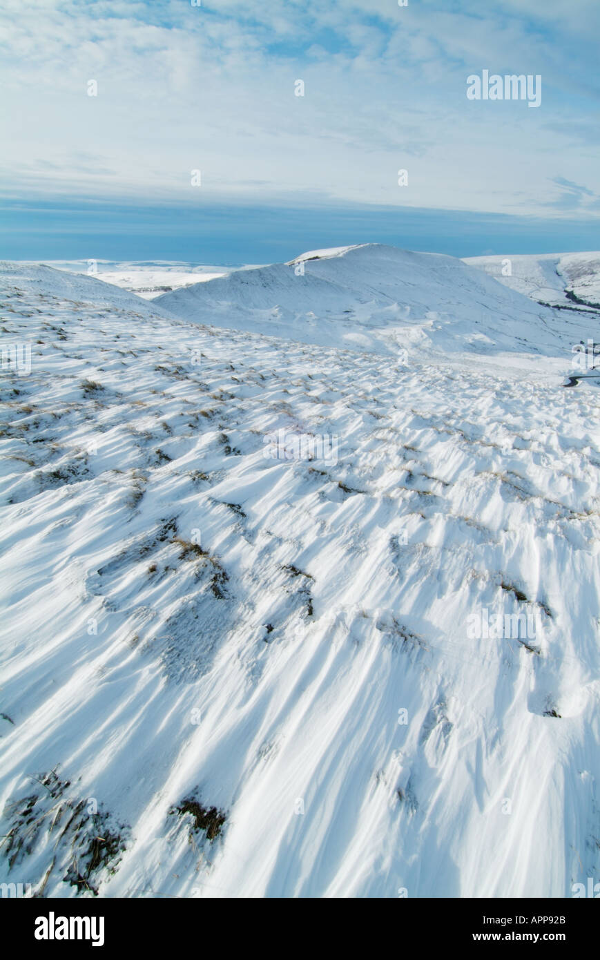 Wind blown snow patterns on Mam tor ridge Derbyshire Peak district park ...