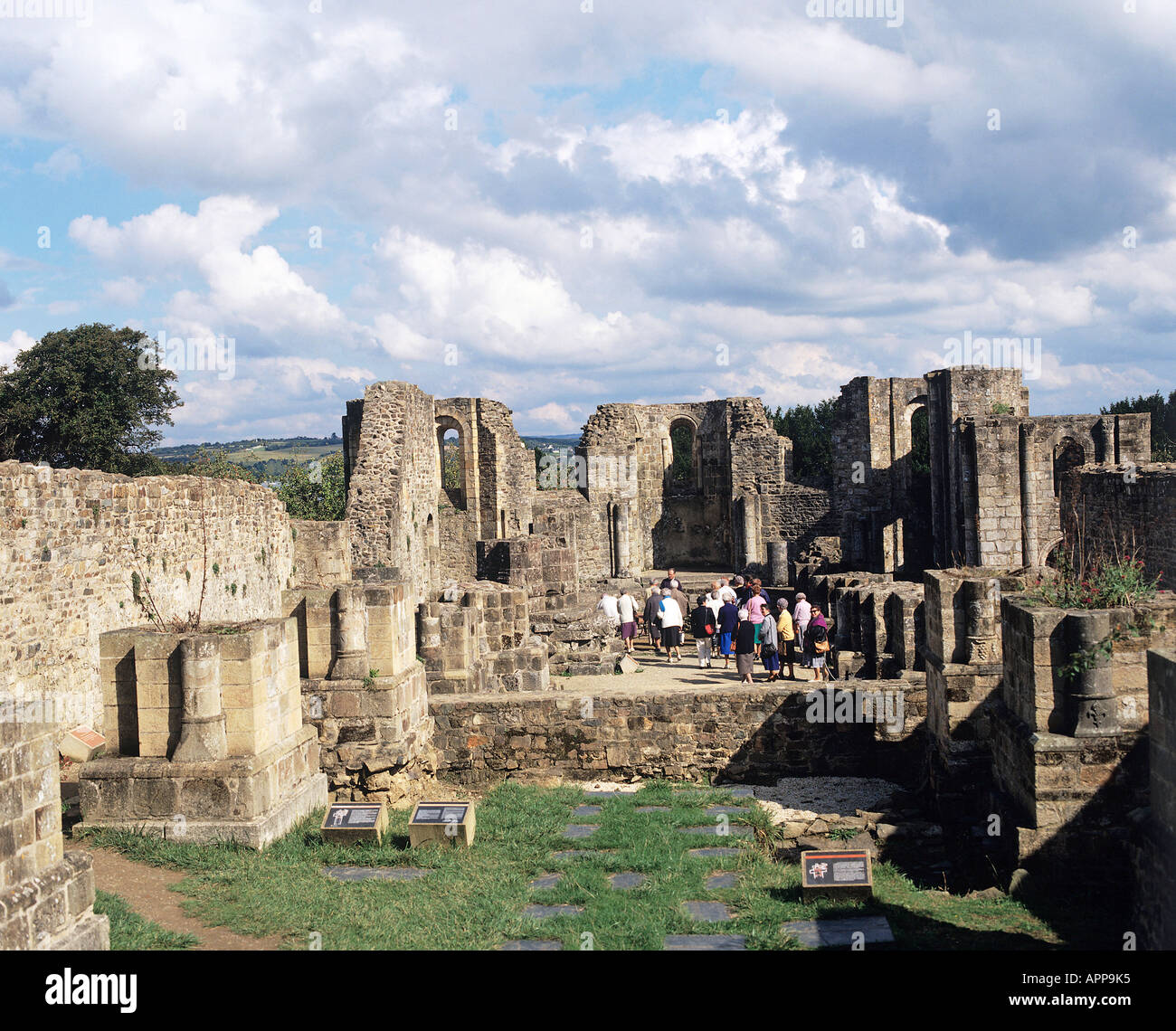 Romanesque ruins hi-res stock photography and images - Alamy