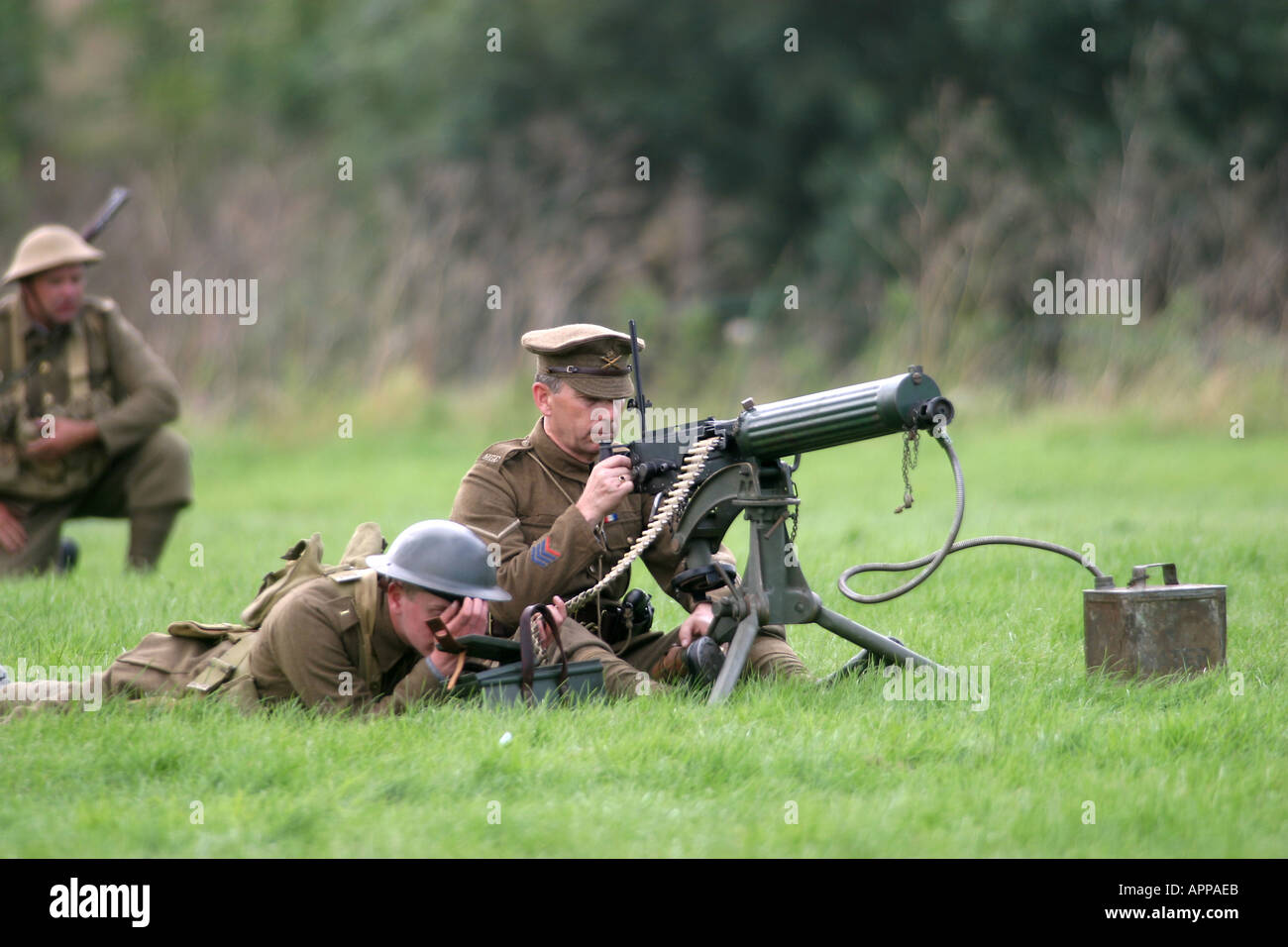 A sergeant in the Machine Gun corp and a Vickers Machine Gun team Stock ...