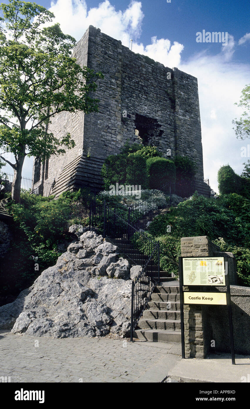 The Norman keep of Clitheroe castle Steps leading up to the castle ...