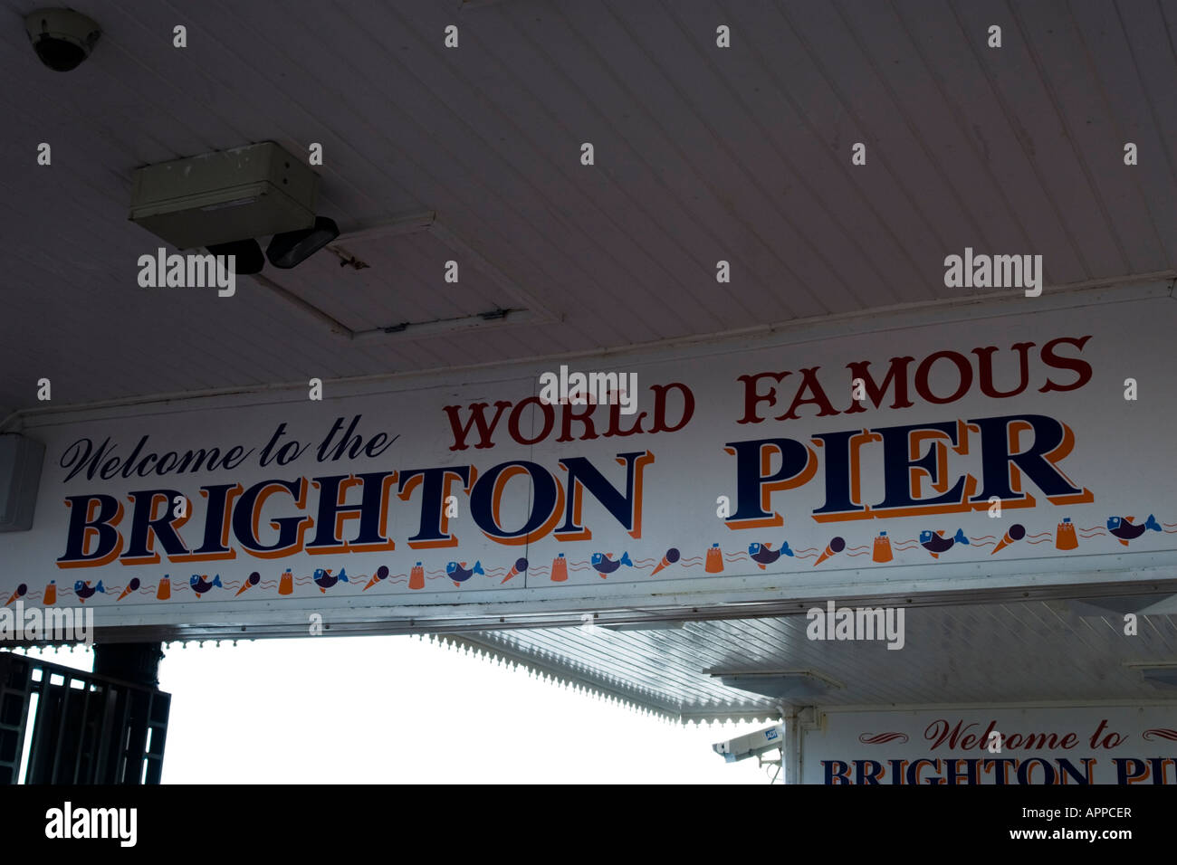 Welcome To brighton pier Sign Stock Photo - Alamy