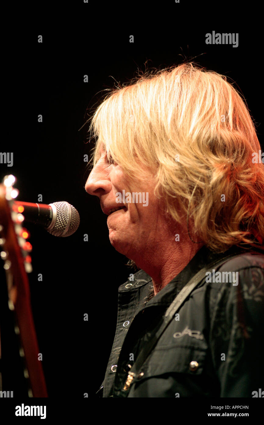 Status quo guitarist rick parfitt hi-res stock photography and images ...
