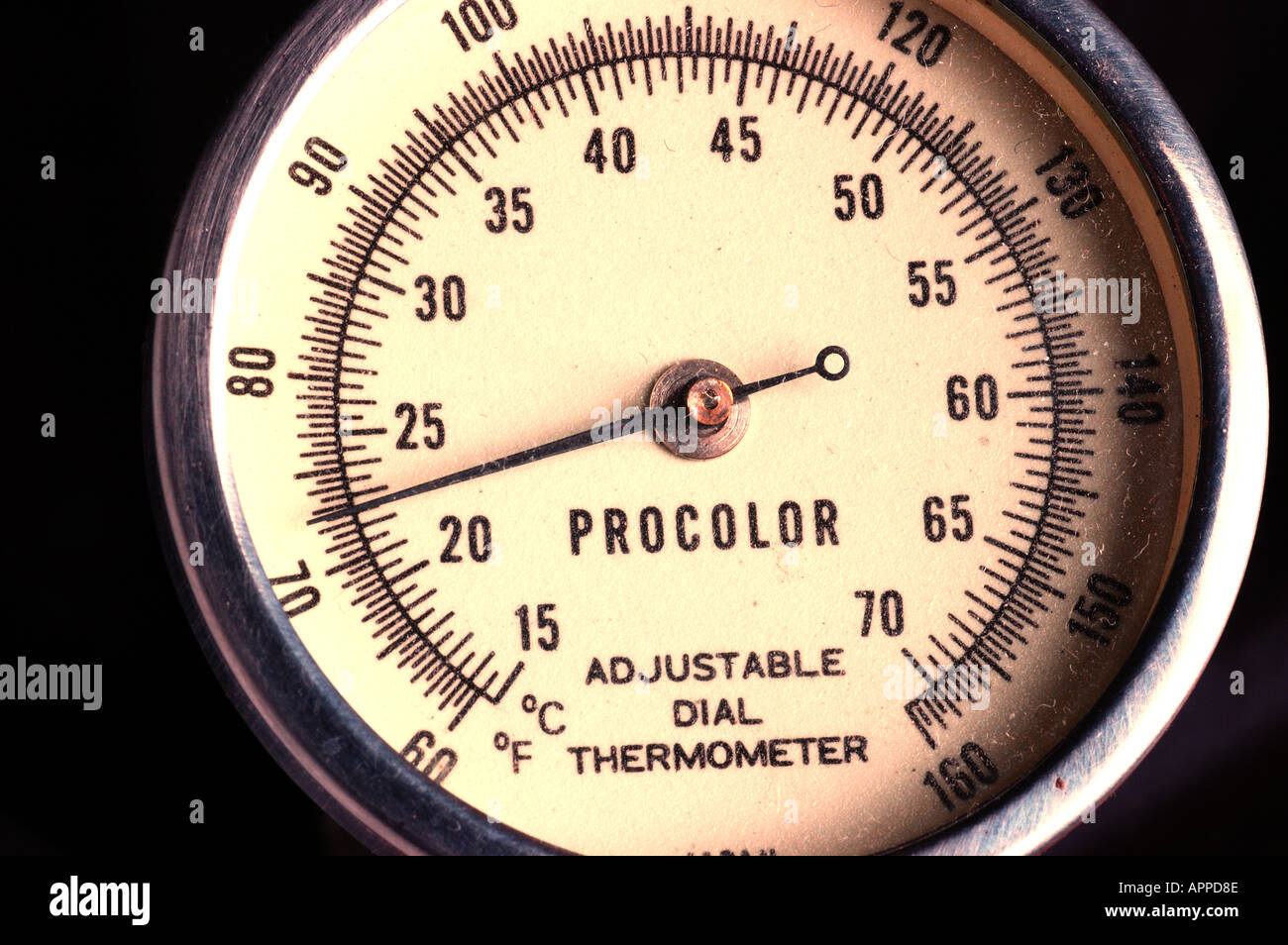 thermometer dial 20 23 25 degrees average temp dsc 8956 Stock Photo - Alamy