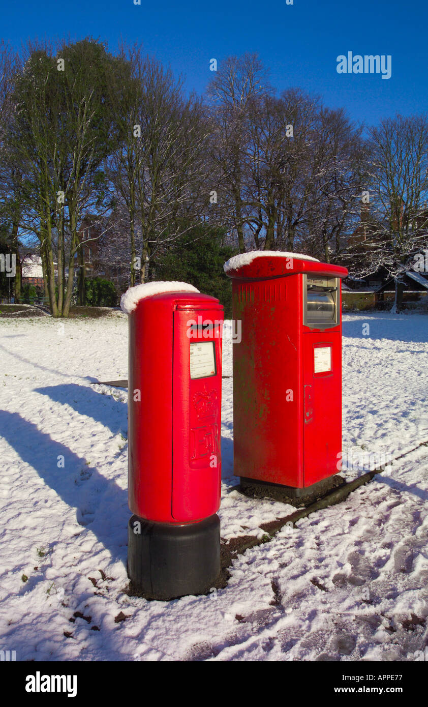 Boxes in post office hi-res stock photography and images - Alamy