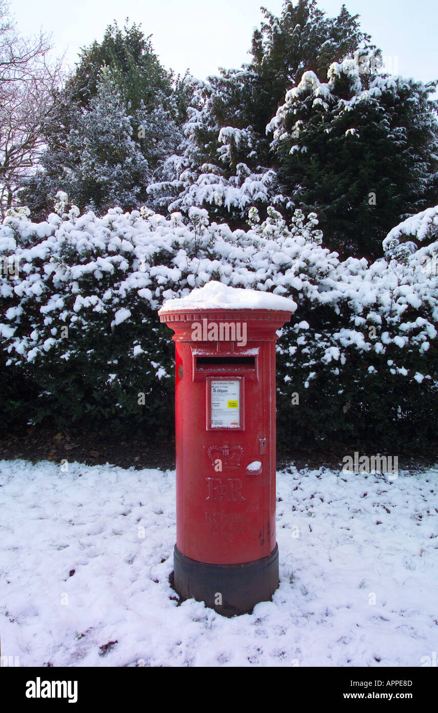 Pillar box in the snow hi-res stock photography and images - Alamy