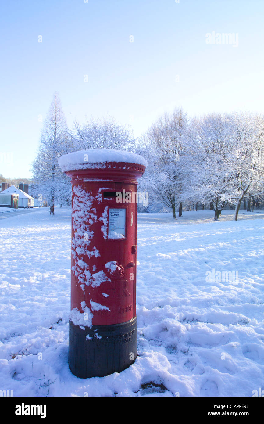 Pillar boxes hi-res stock photography and images - Alamy