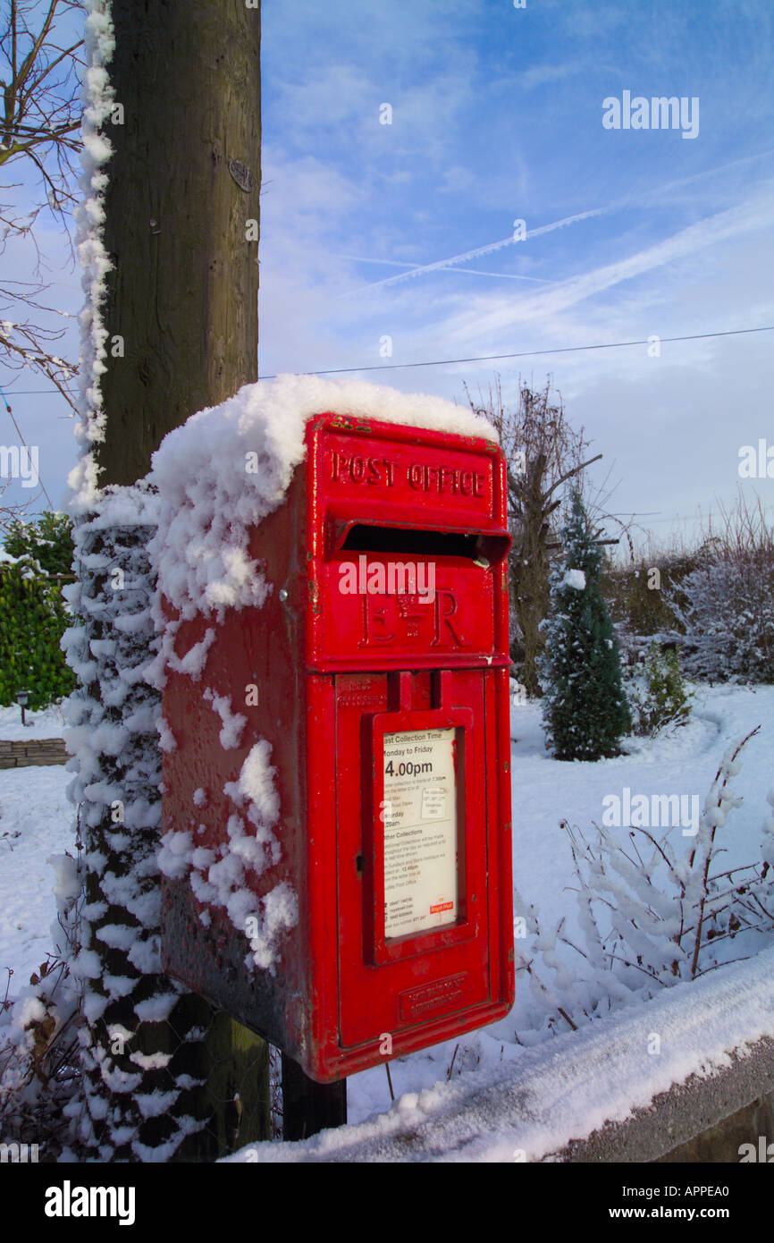 Post Box in the Snow mounted on a post Stock Photo - Alamy