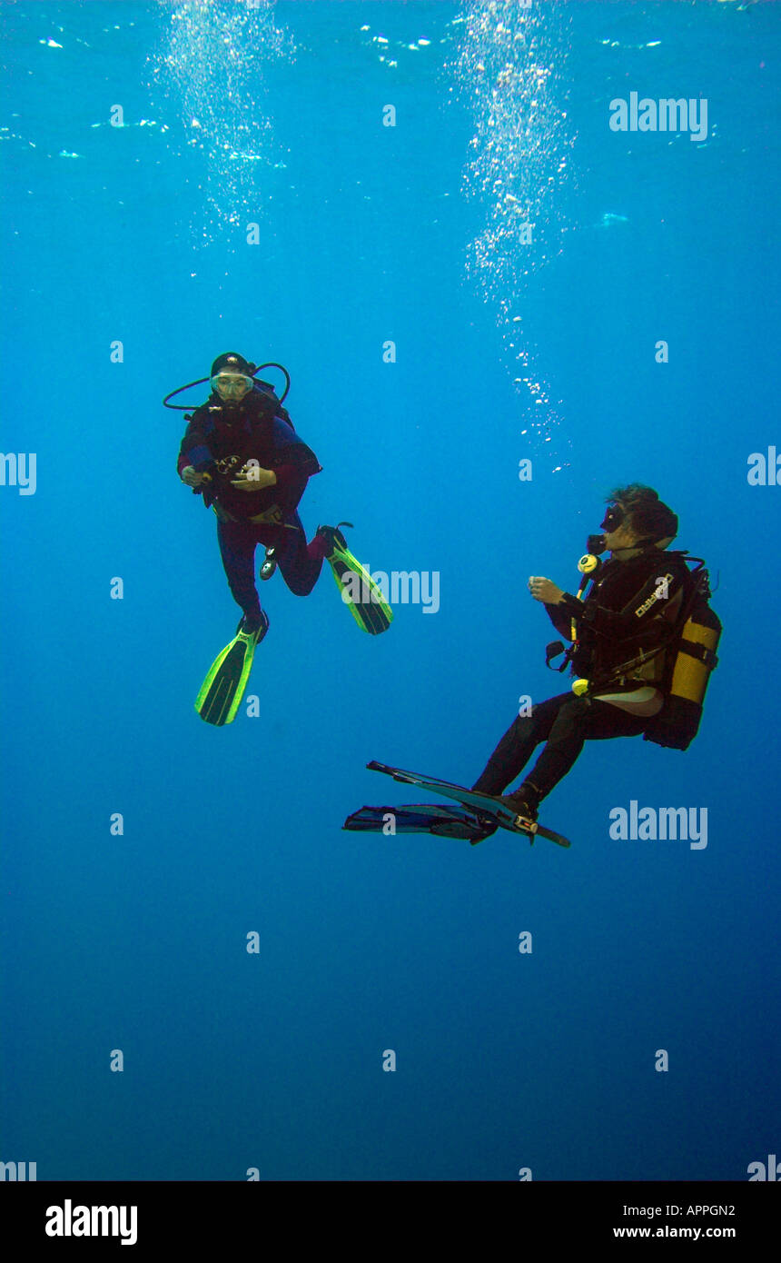 Two people scuba diving under hi-res stock photography and images - Alamy