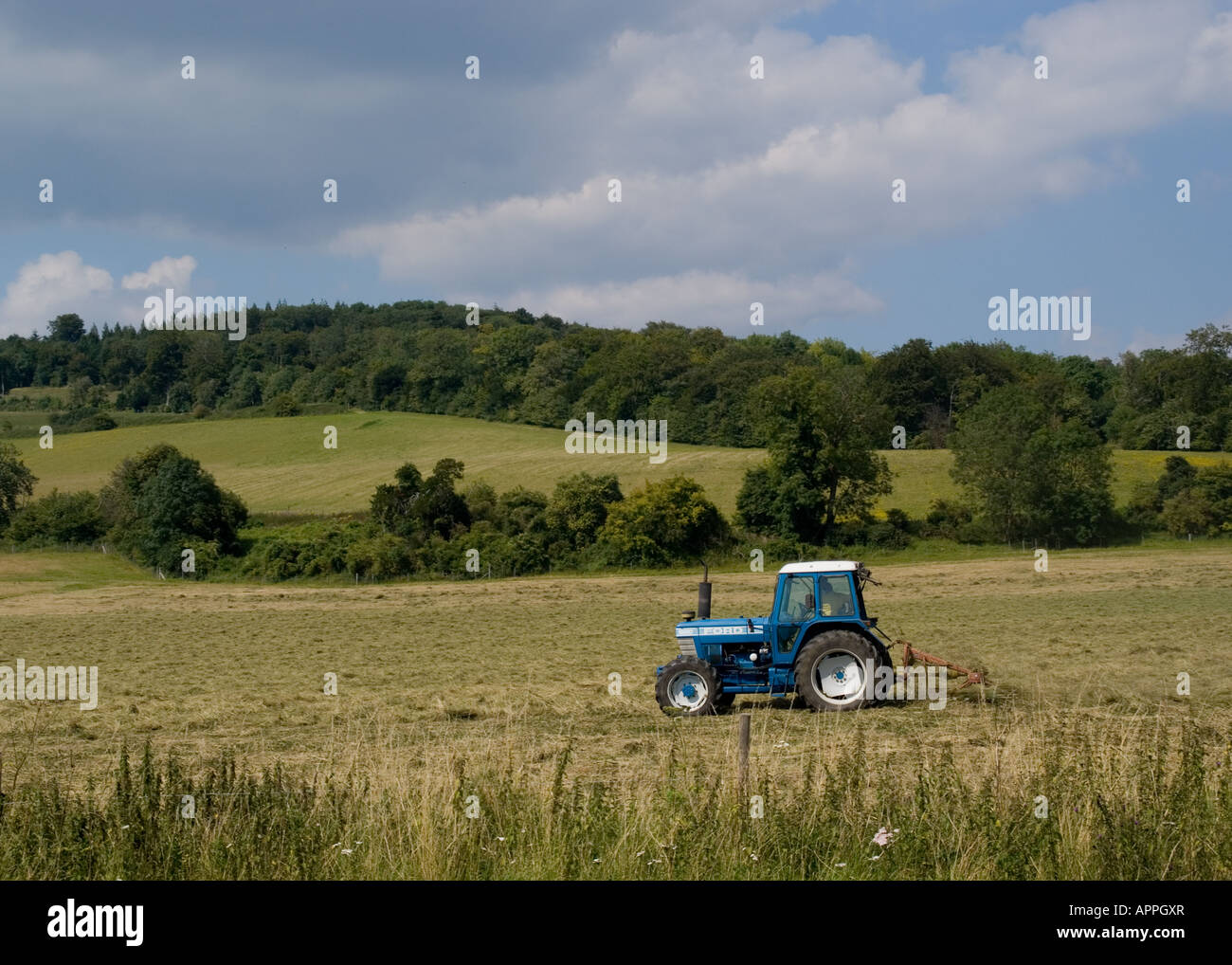 Tractor fertilising field hi-res stock photography and images - Alamy