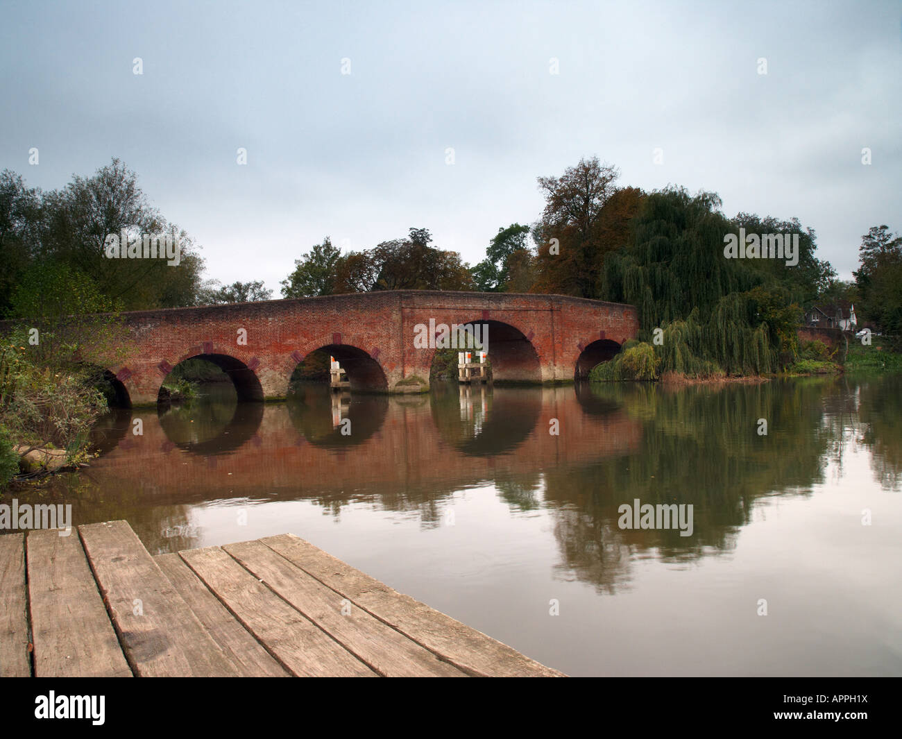 Sonning Road Bridge Over the River Thames Stock Photo - Alamy