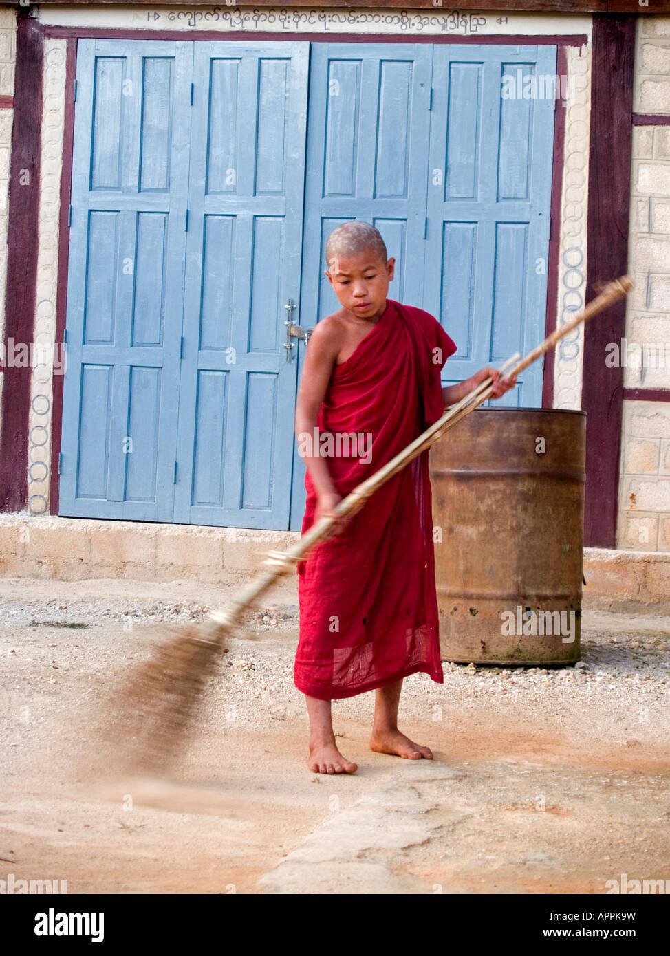 Young Burmese monk sweeping his monastery grounds Stock Photo - Alamy