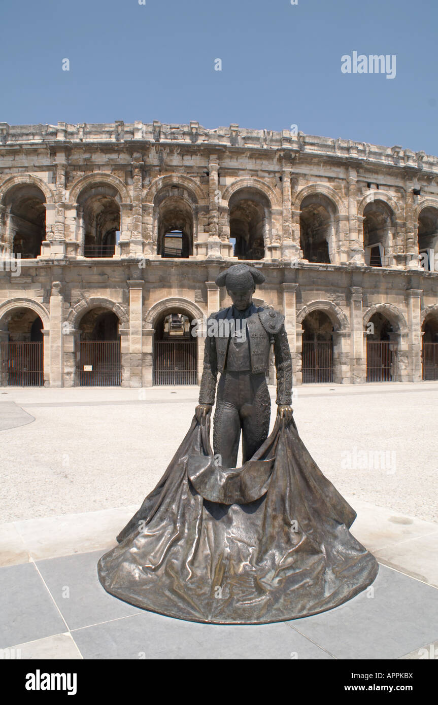 Nimeno bullfighter statue nimes hi-res stock photography and images - Alamy