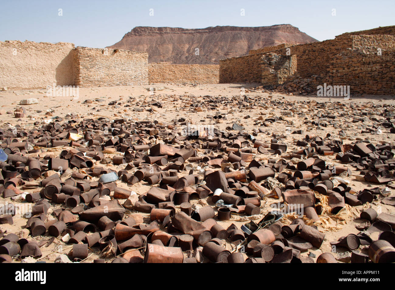 oasis bezema in the libyan desert Stock Photo - Alamy