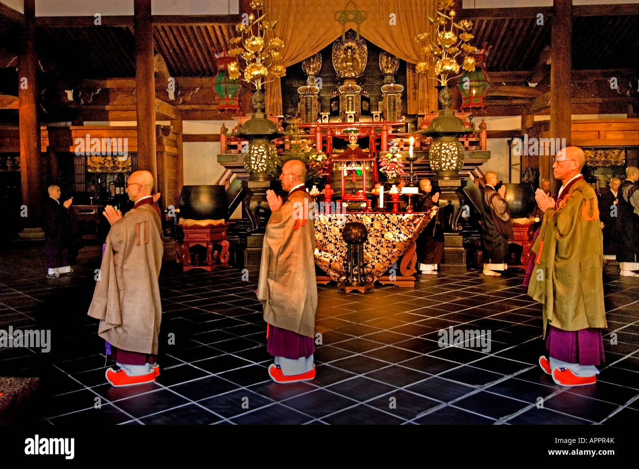 Monks kyoto japan hi-res stock photography and images - Alamy