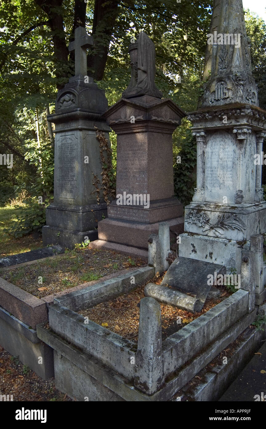 Nunhead Cemetery London UK Stock Photo - Alamy