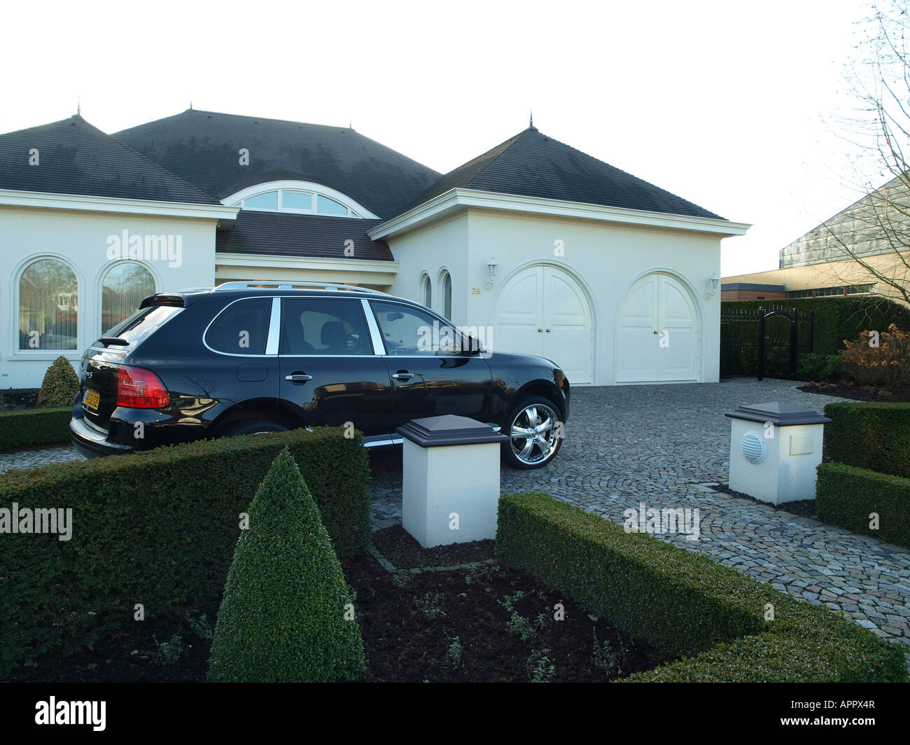 luxury home with Porsche Cayenne in the driveway Stock Photo - Alamy