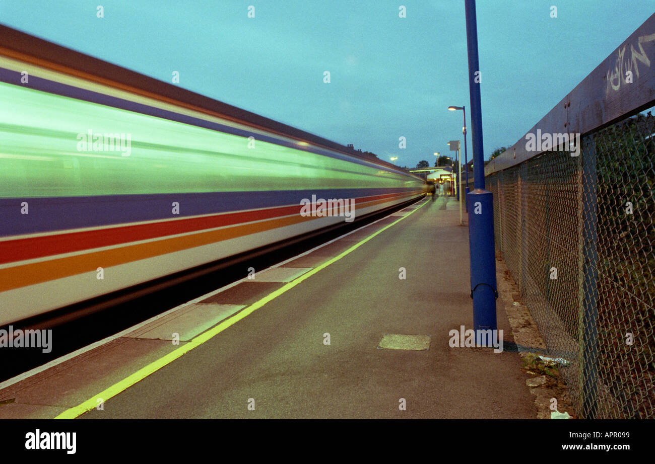 Farnham railway station hi-res stock photography and images - Alamy