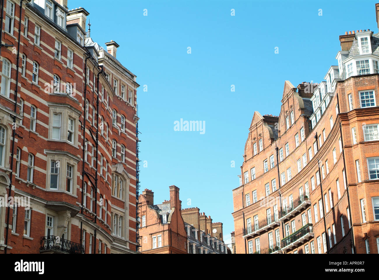 London mansion blocks hi-res stock photography and images - Alamy