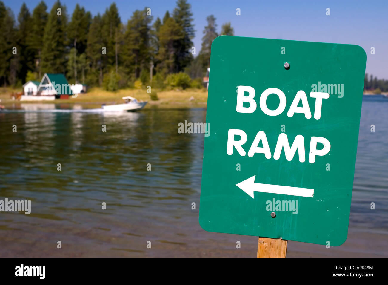 Green boat ramp sign for a lake Stock Photo - Alamy