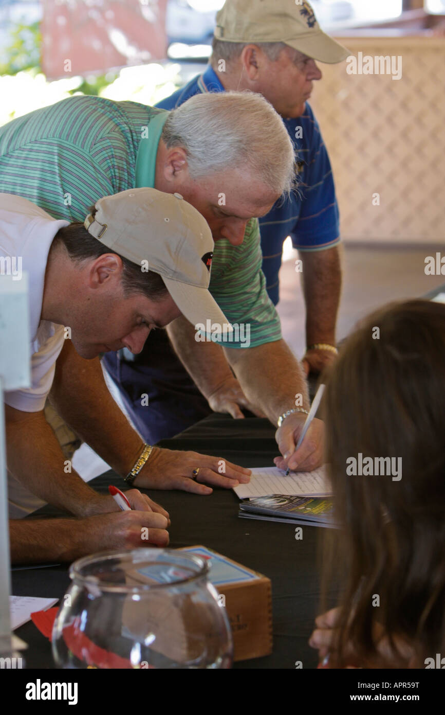 Signing Cards High Resolution Stock Photography and Images - Alamy