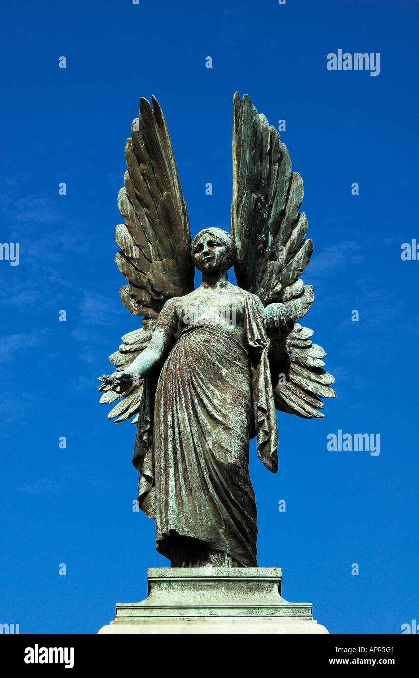Edward the peacemaker statue hi-res stock photography and images - Alamy