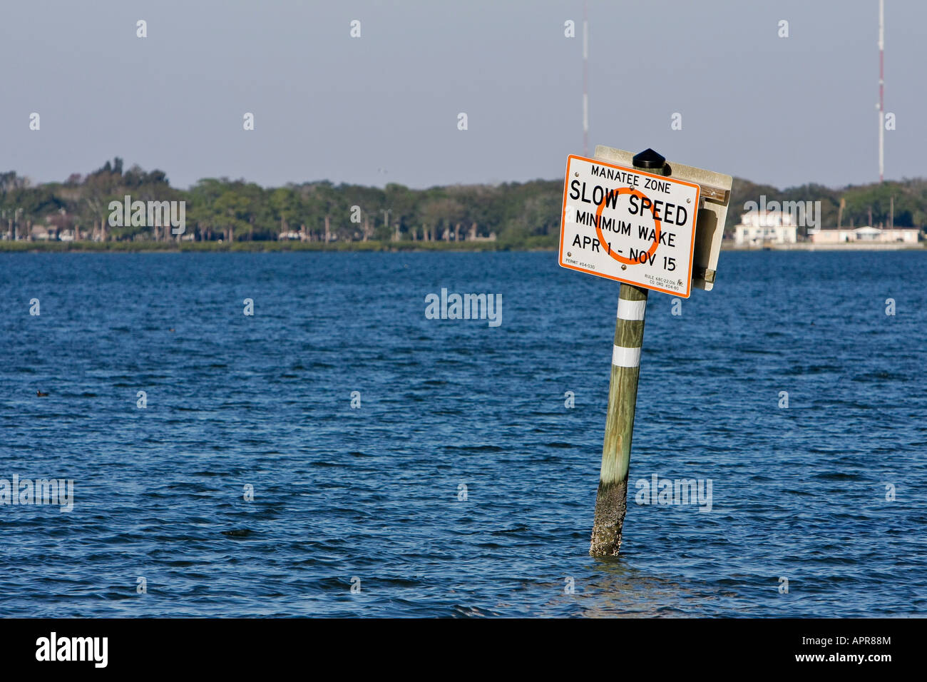 Slow speed minimum wake sign hi-res stock photography and images - Alamy