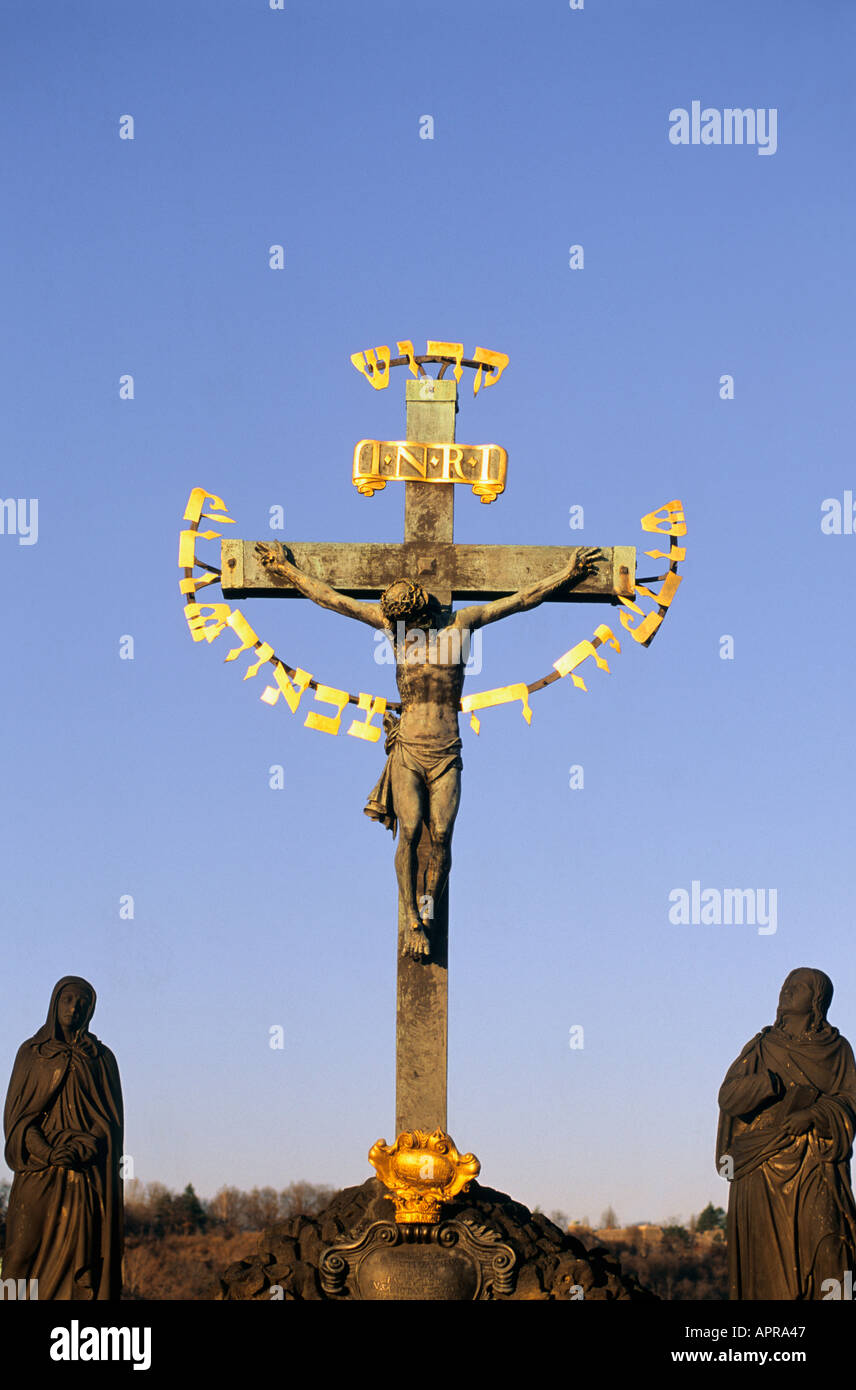 CZECH REPUBLIC PRAGUE CHARLES BRIDGE CRUCIFIXION CROSS Stock Photo - Alamy
