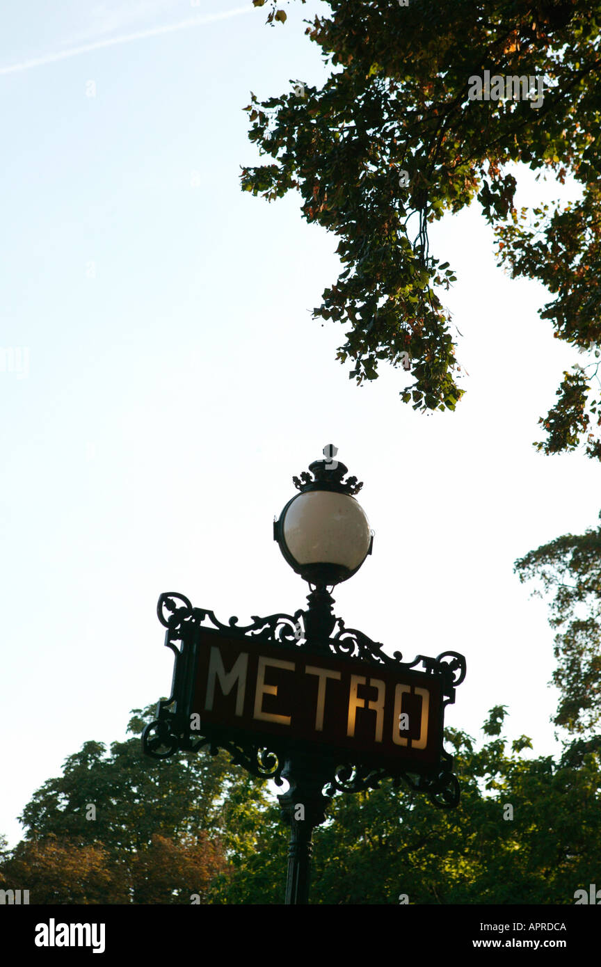 Traditional Metropolitain sign Stock Photo - Alamy