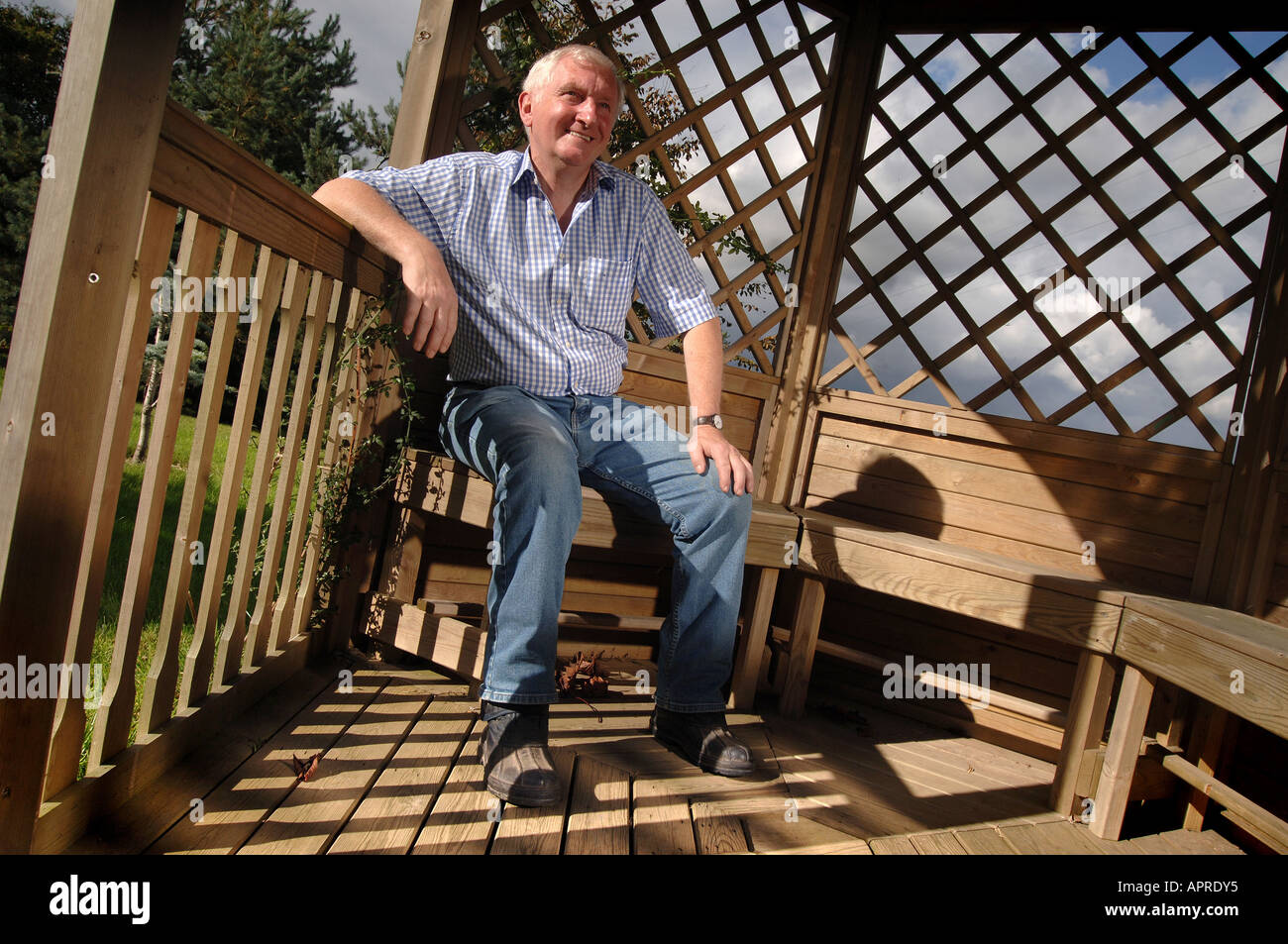 Picture By Jim Wileman 25 09 2006 Racehorse trainer Martin Pipe at his ...