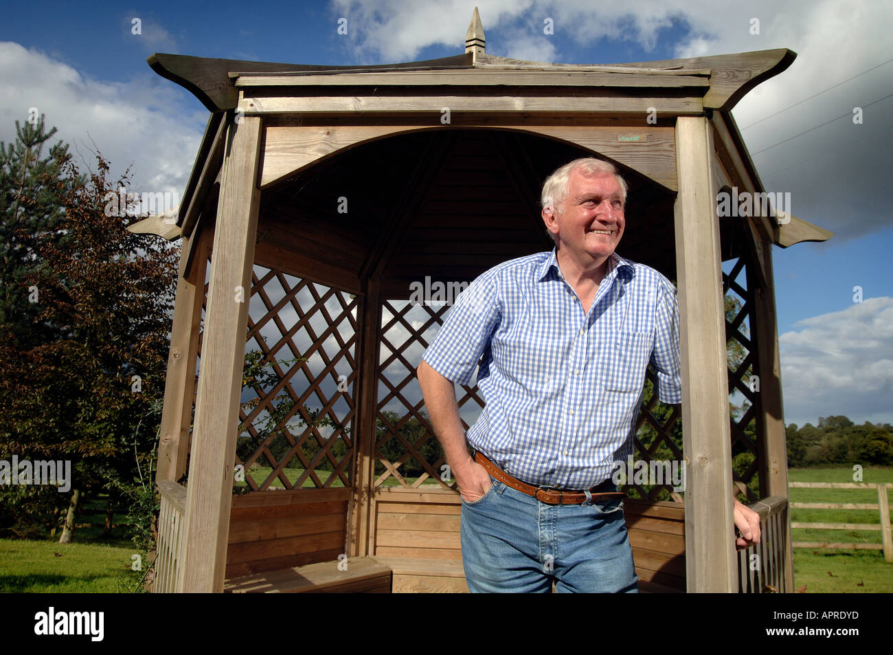 Picture By Jim Wileman 25 09 2006 Racehorse trainer Martin Pipe at his ...