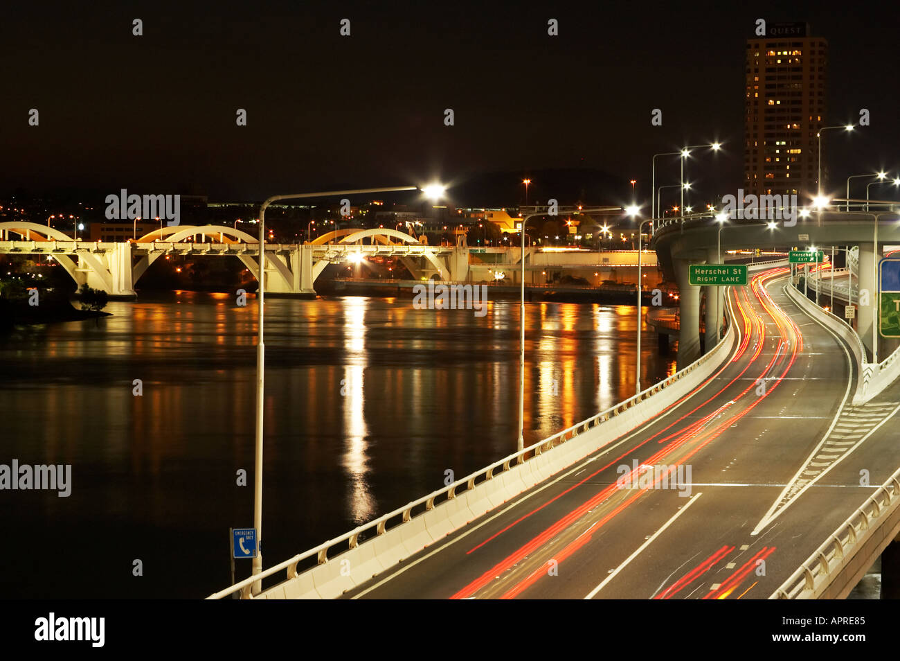 Riverside Expressway Brisbane River and William Jolly Bridge at night ...