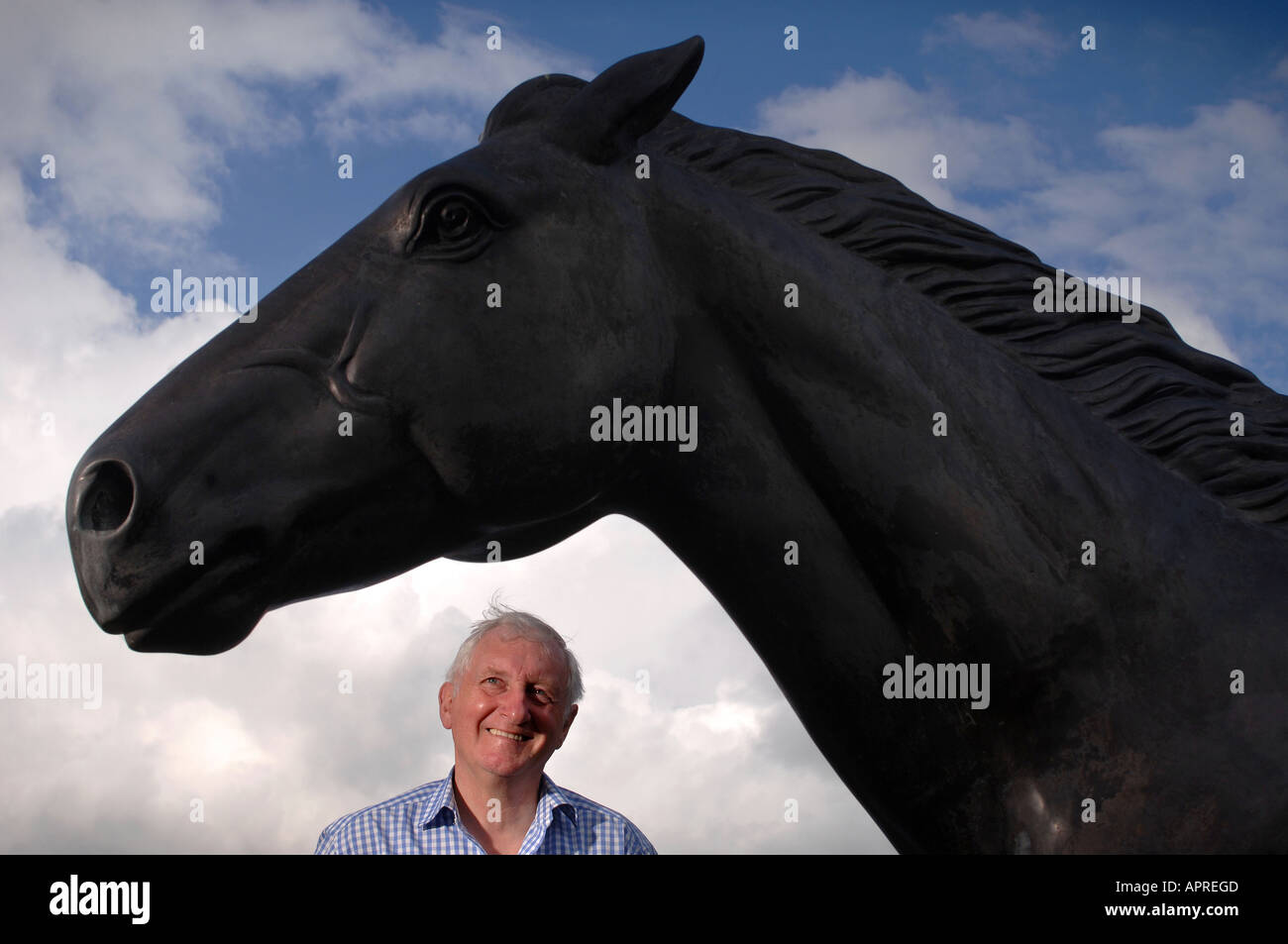 Picture By Jim Wileman 25 09 2006 Racehorse trainer Martin Pipe at his ...