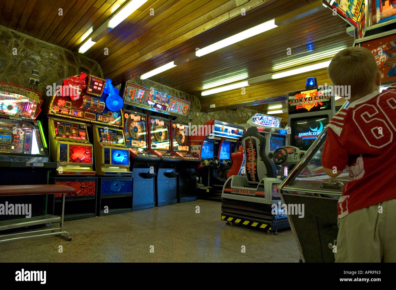 gaming machines in an amusement arcade Stock Photo: 9057938 - Alamy