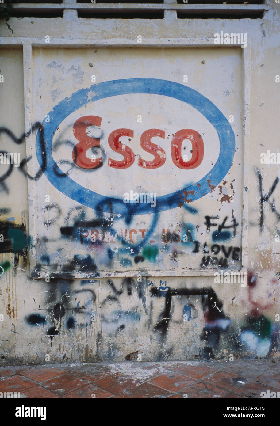 Esso petroleum sign logo hi-res stock photography and images - Alamy