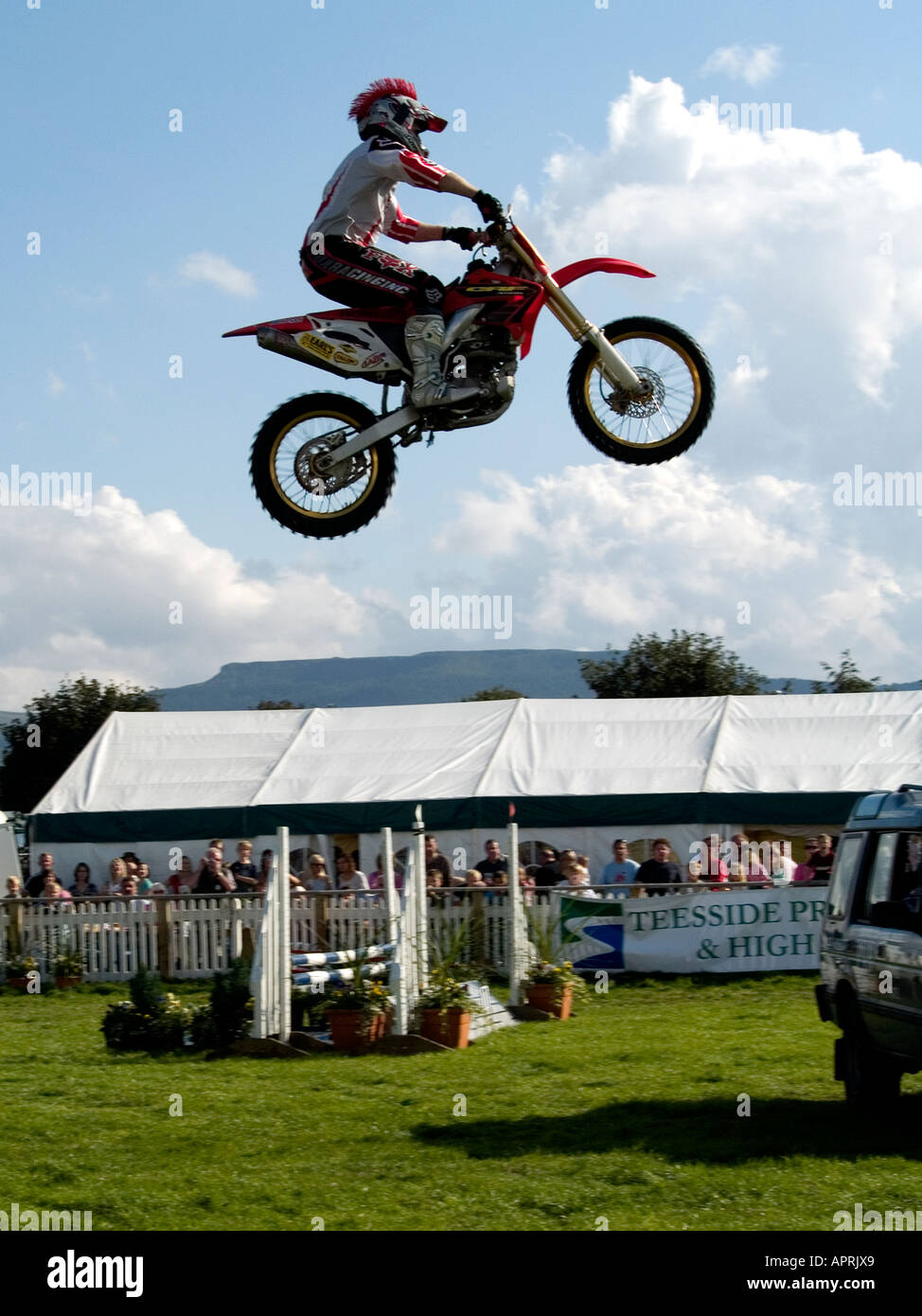 Motor bike stunt hi-res stock photography and images - Alamy