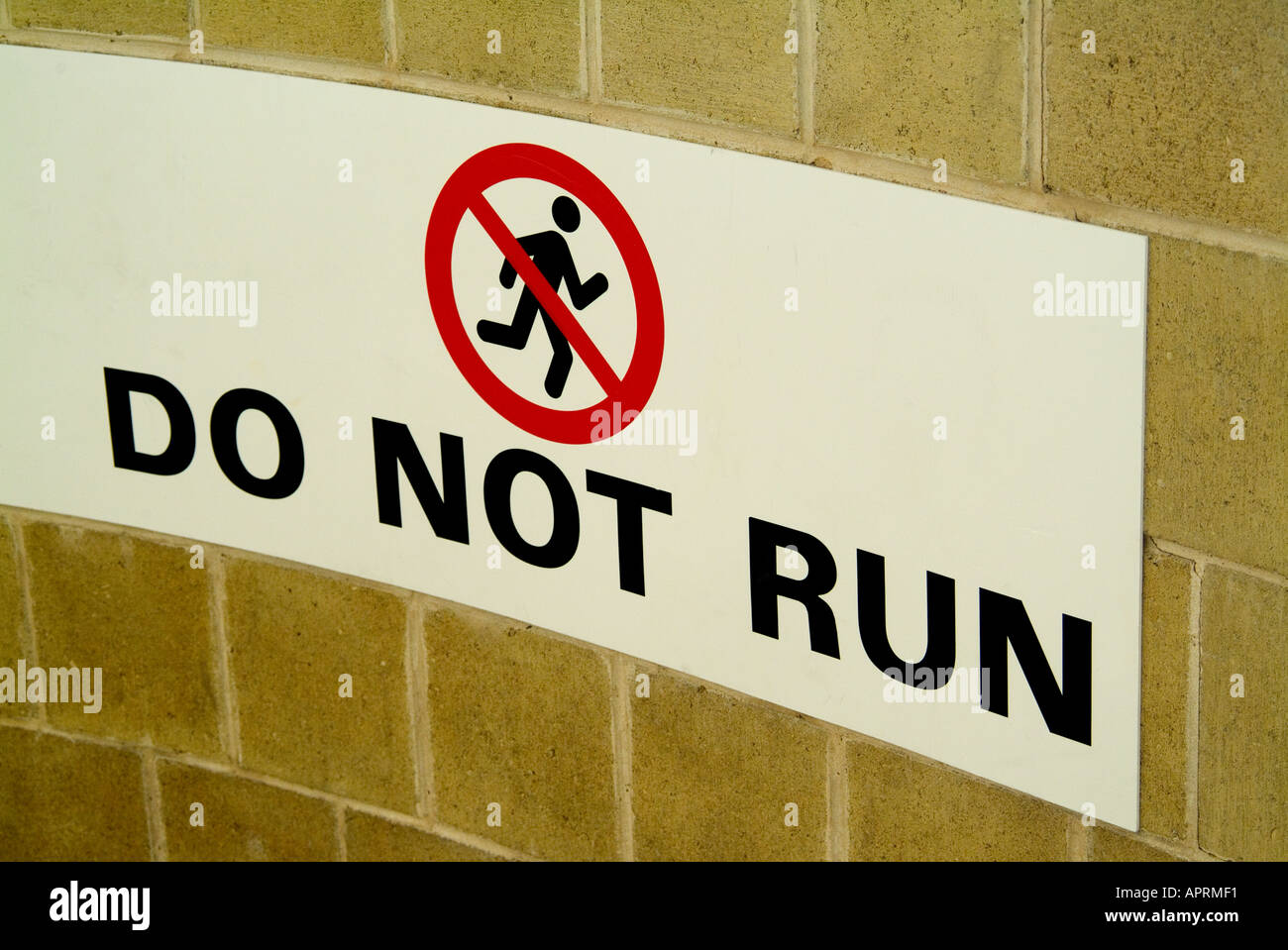 Do not run sign Stock Photo - Alamy