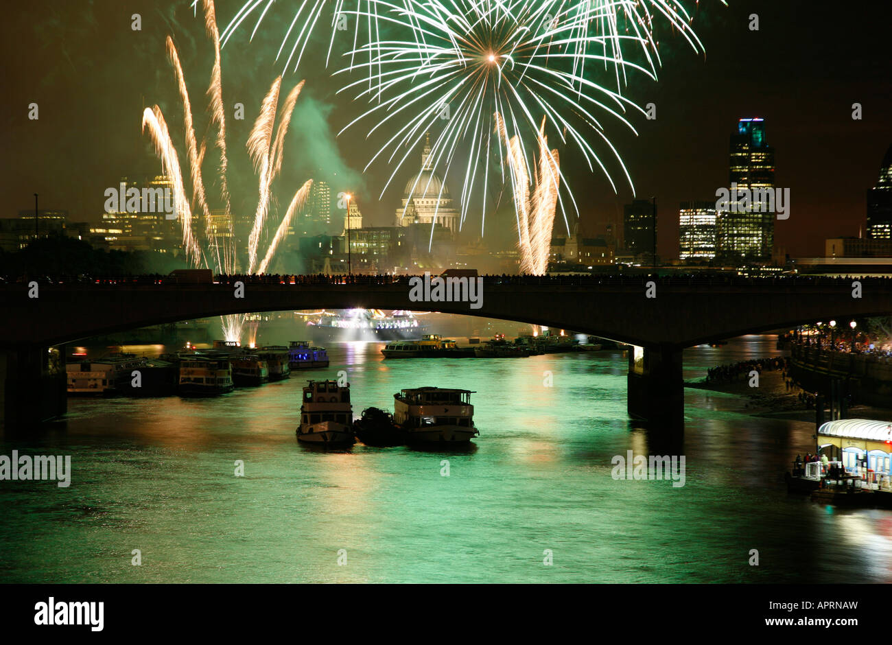 Thames festival fireworks hi-res stock photography and images - Alamy