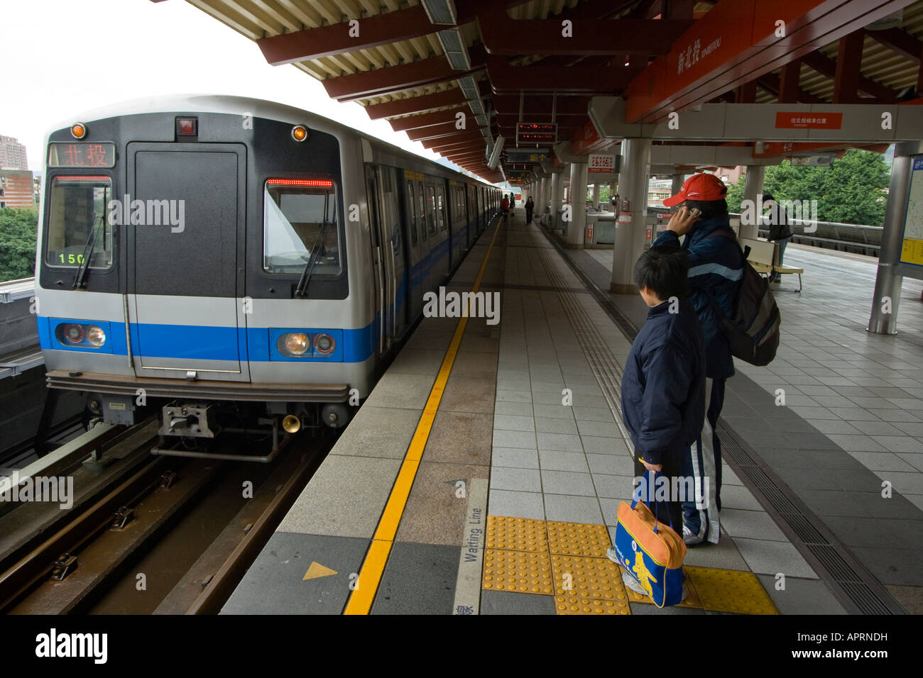 Subway Platform Taipei Taiwan Stock Photo - Alamy